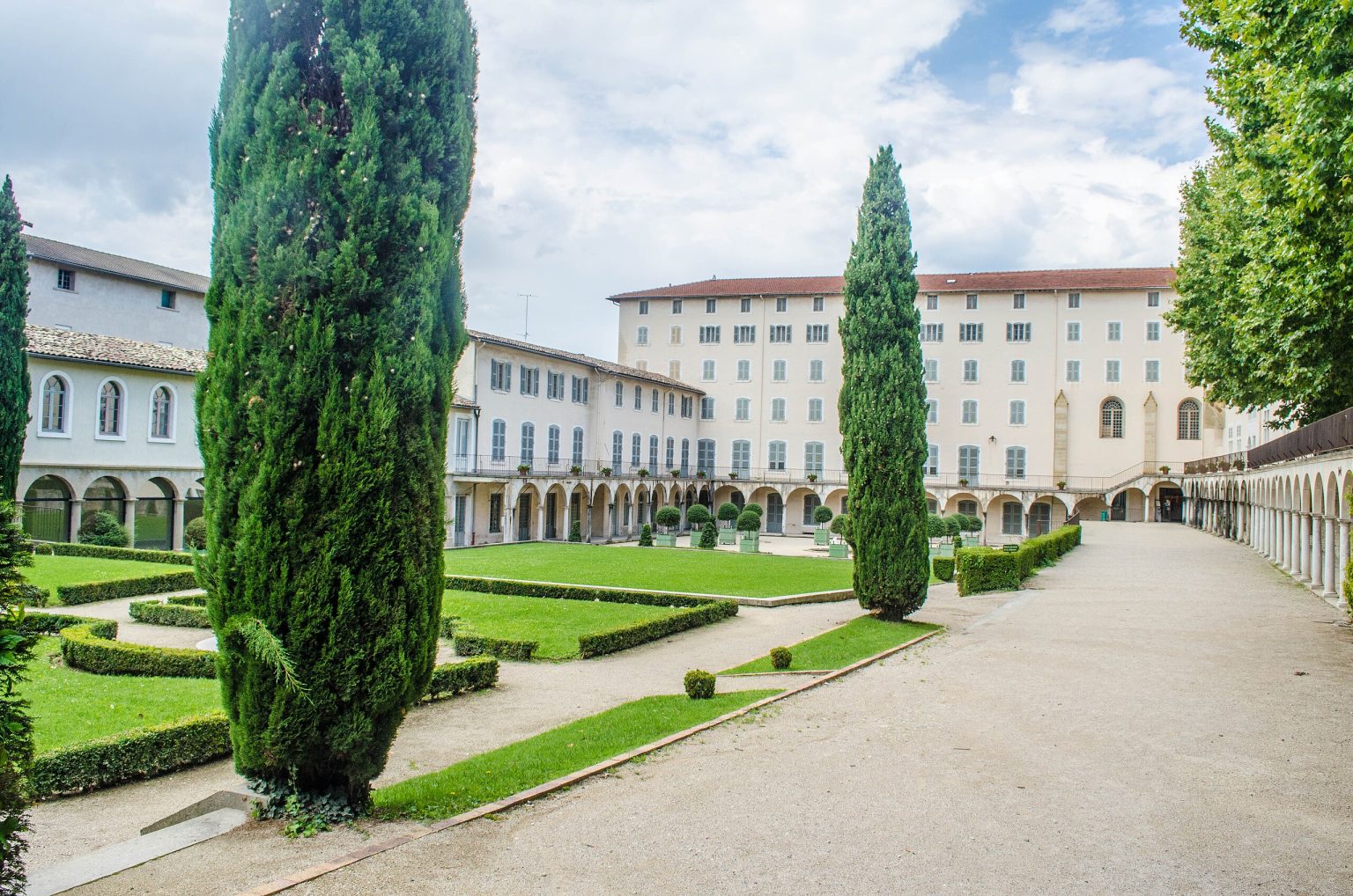 Demonstration against the closure of the Resistance Museum in Romans ...